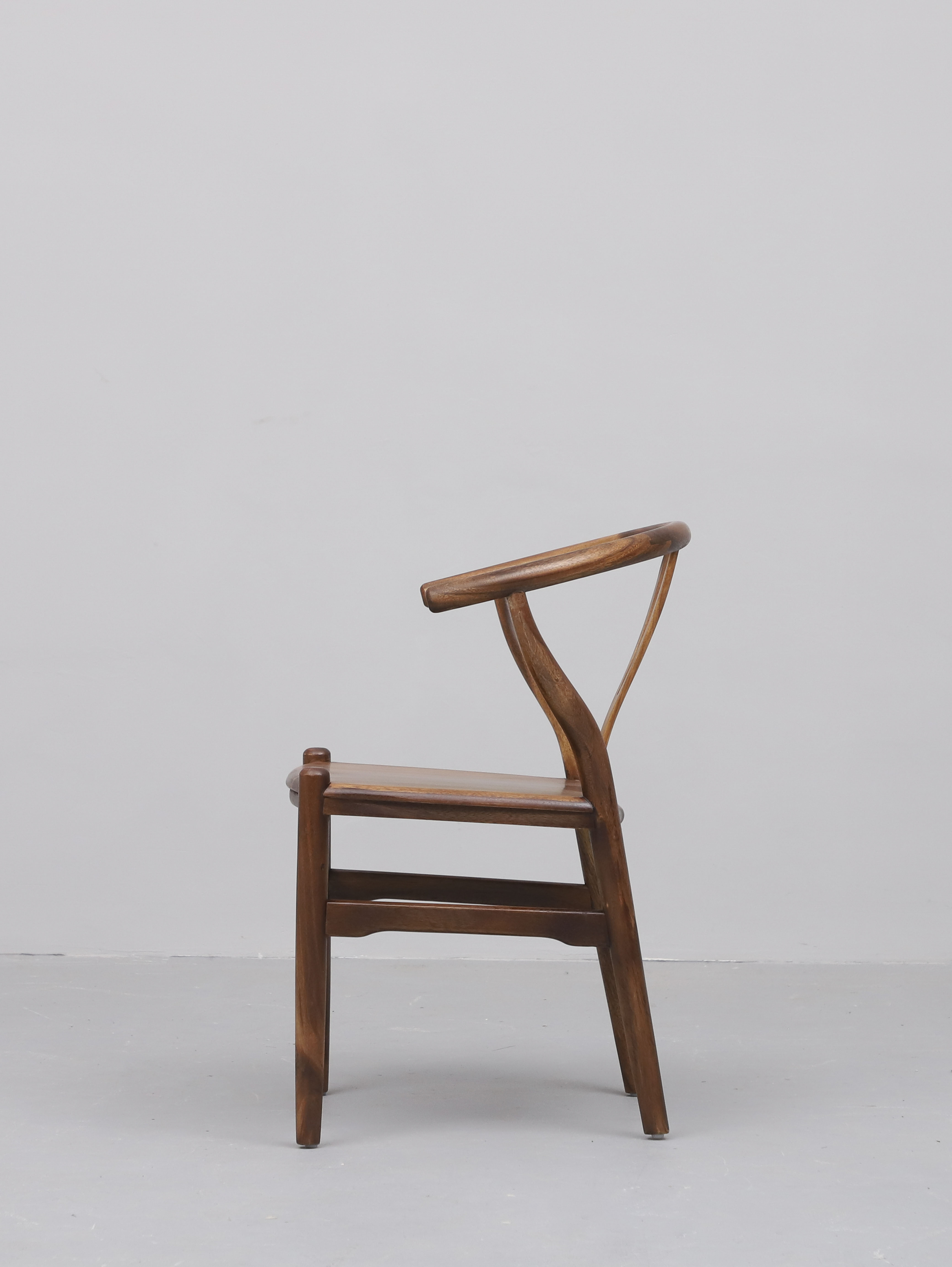 Y Chair – Flow Furniture